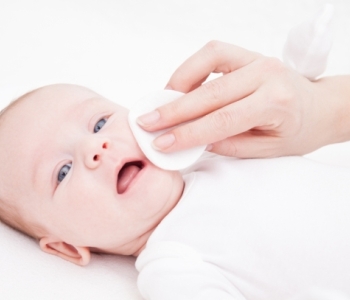 Hoe de neus van je baby reinigen ? | De Roze Doos